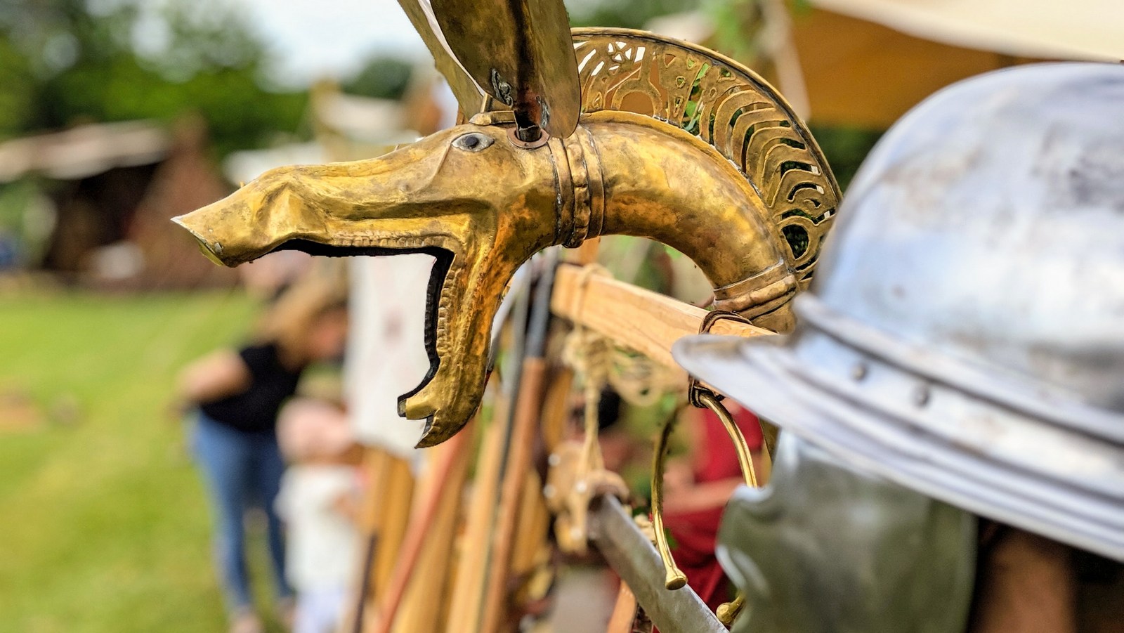 Slette-Mette og Barbaren Barbara opfører sig som banditter | Via Brændgaard